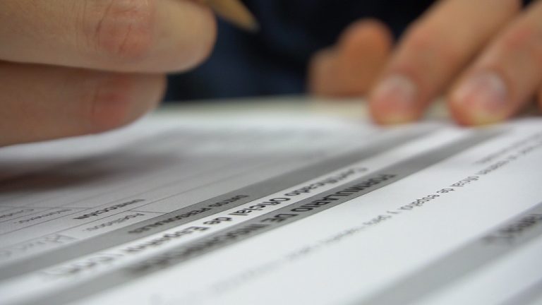 ¿Cómo es el examen DELE B2? Estructura, duración y puntuación – Linguatua